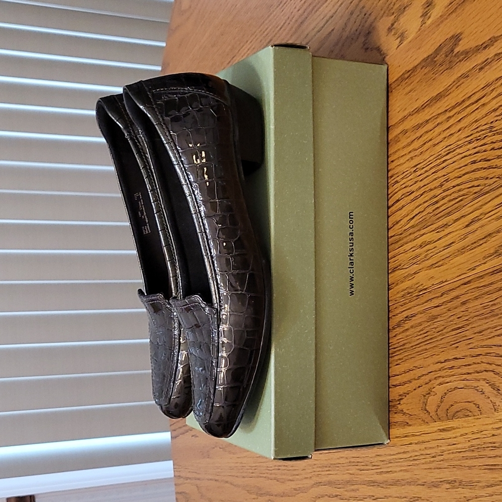 Clarks Artisan Grey Croc Loafers - Gem